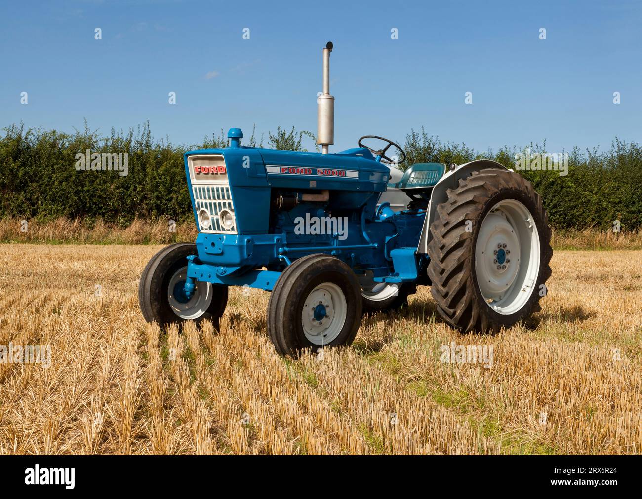Vintage ford tractor hi-res stock photography and images - Alamy