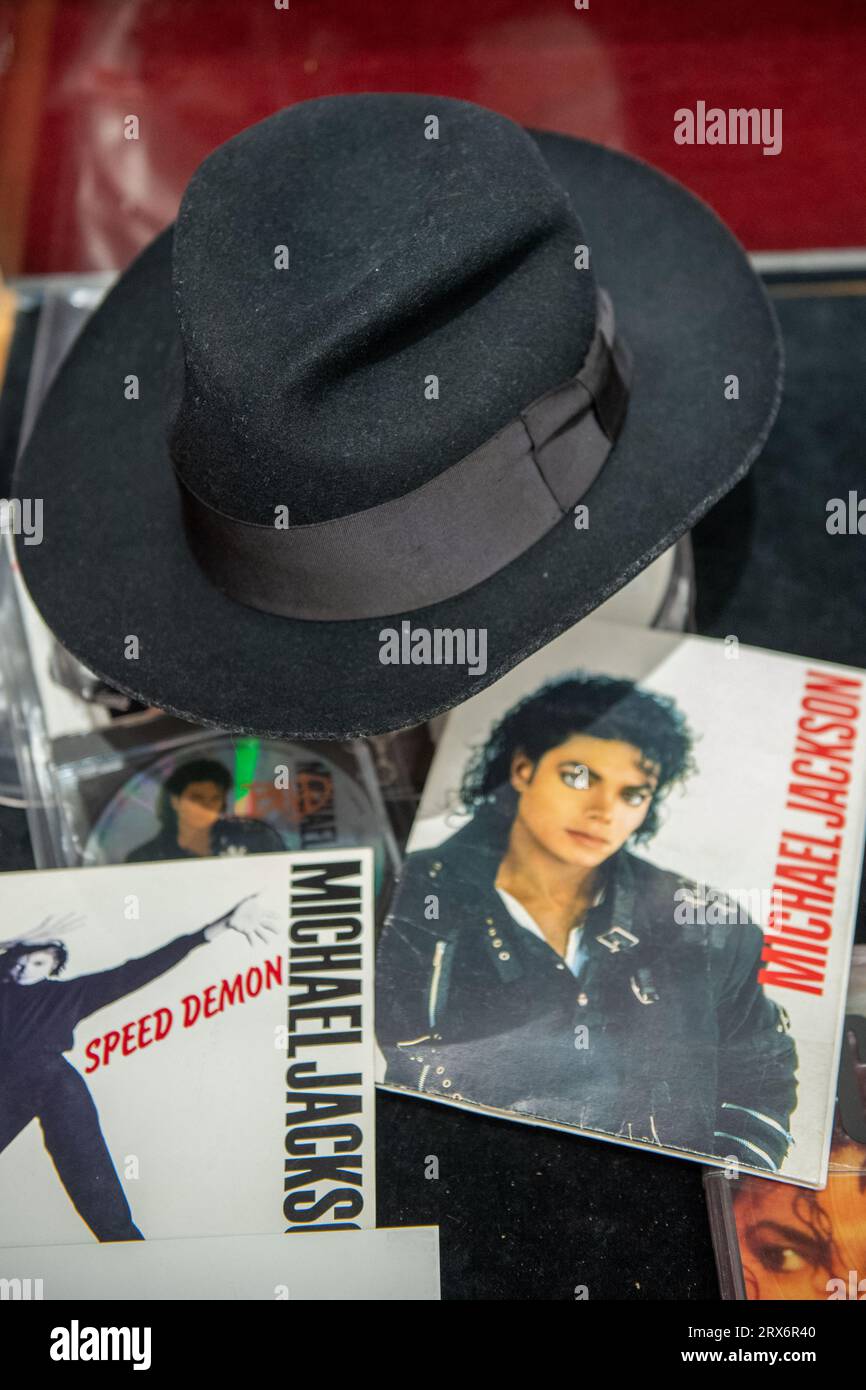 Paris, France. 23rd Sep, 2023. Maddest Hatter, le chapeau de Michael ...