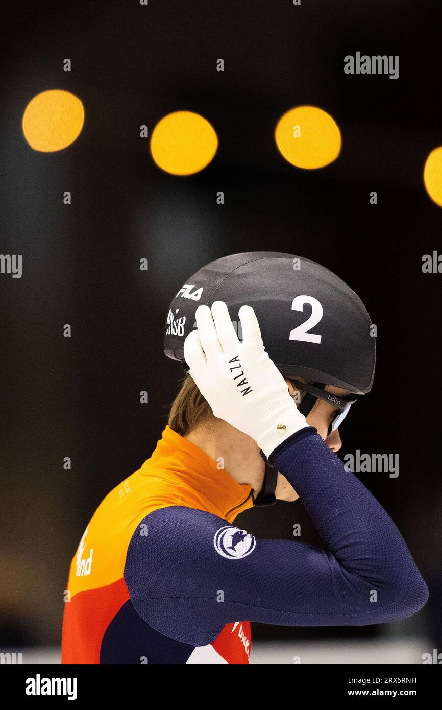 LEEUWARDEN - Jens van 't Wout in action during the semi-final 500 ...