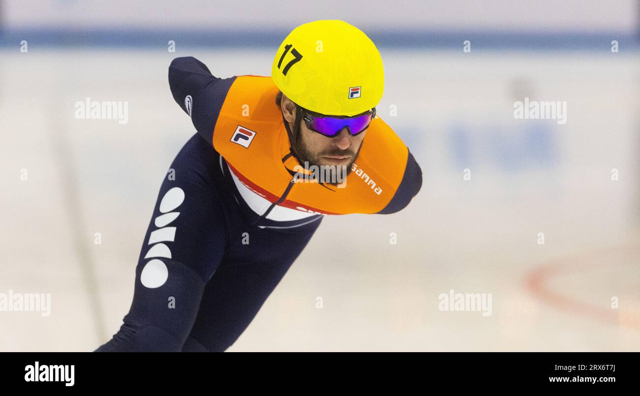 LEEUWARDEN - Sjinkie Knegt in action during the semi-final 500 meters ...