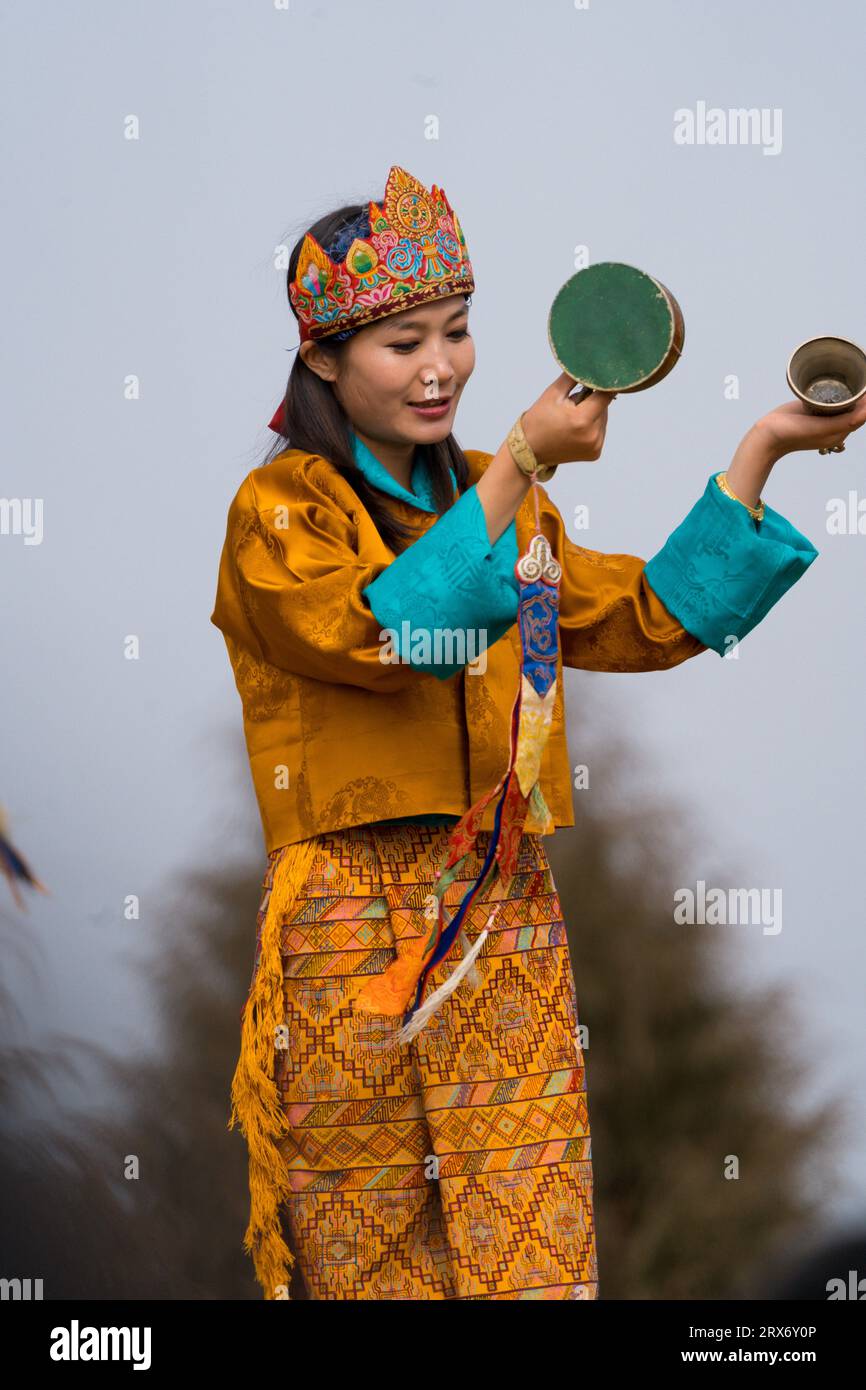 Beautiful woman performing ritual dance Stock Photo - Alamy