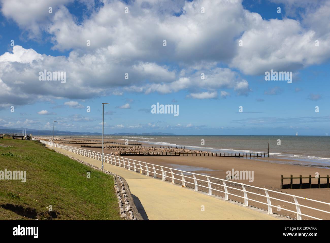Very long beach and promenade in Rhyl, Wales Stock Photo - Alamy