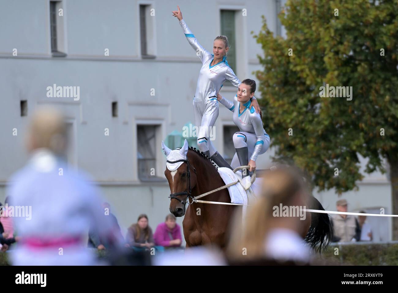 23 September 2023, Brandenburg, Neustadt (Dosse): Two vaulters perform ...