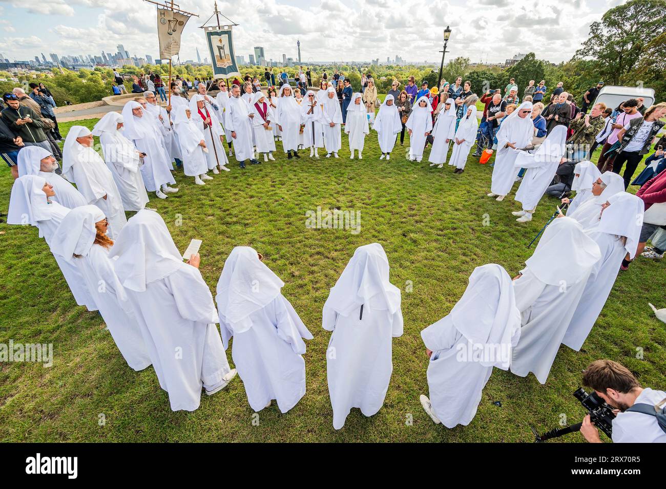 London, UK. 23rd Sep, 2023. The Druid Order performs the Autumn Equinox ...