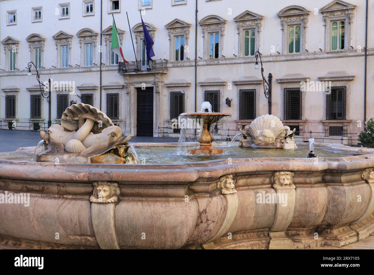 Colonna square in rome hi-res stock photography and images - Alamy