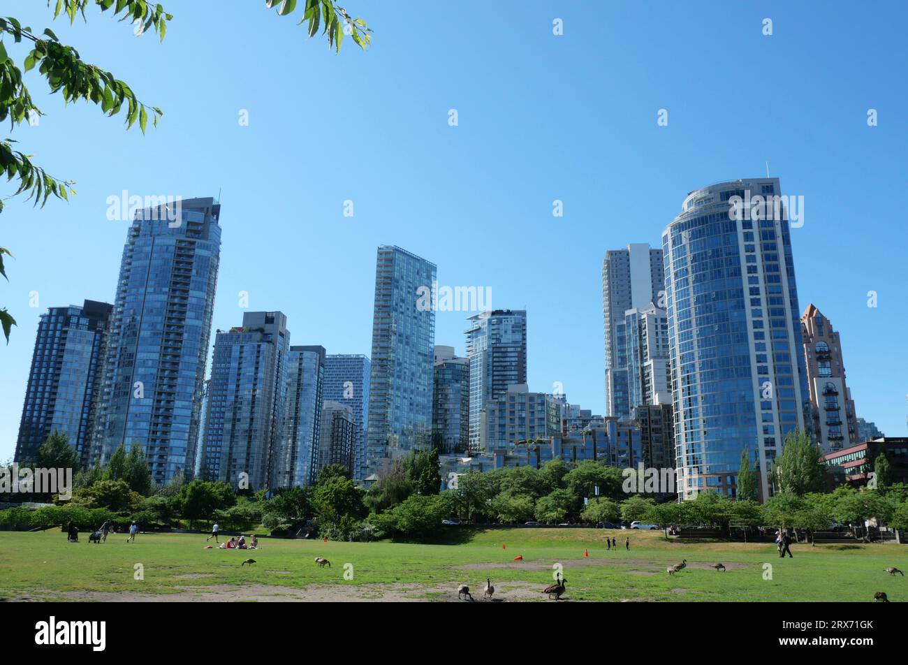 Cityscape park hi-res stock photography and images - Alamy