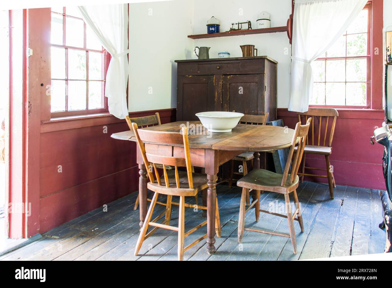 Interior amish hi-res stock photography and images - Alamy