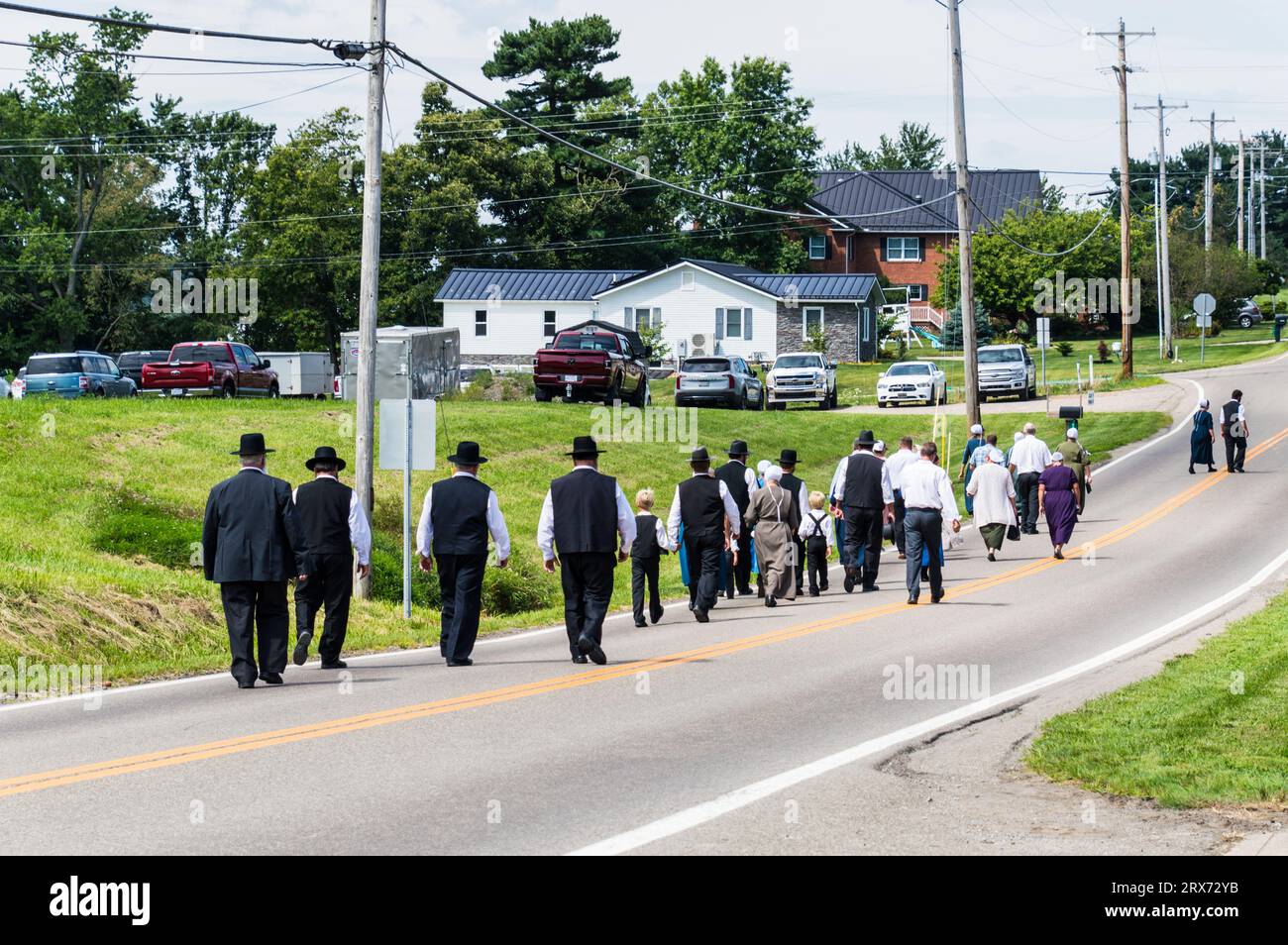 Amish family hi-res stock photography and images - Alamy