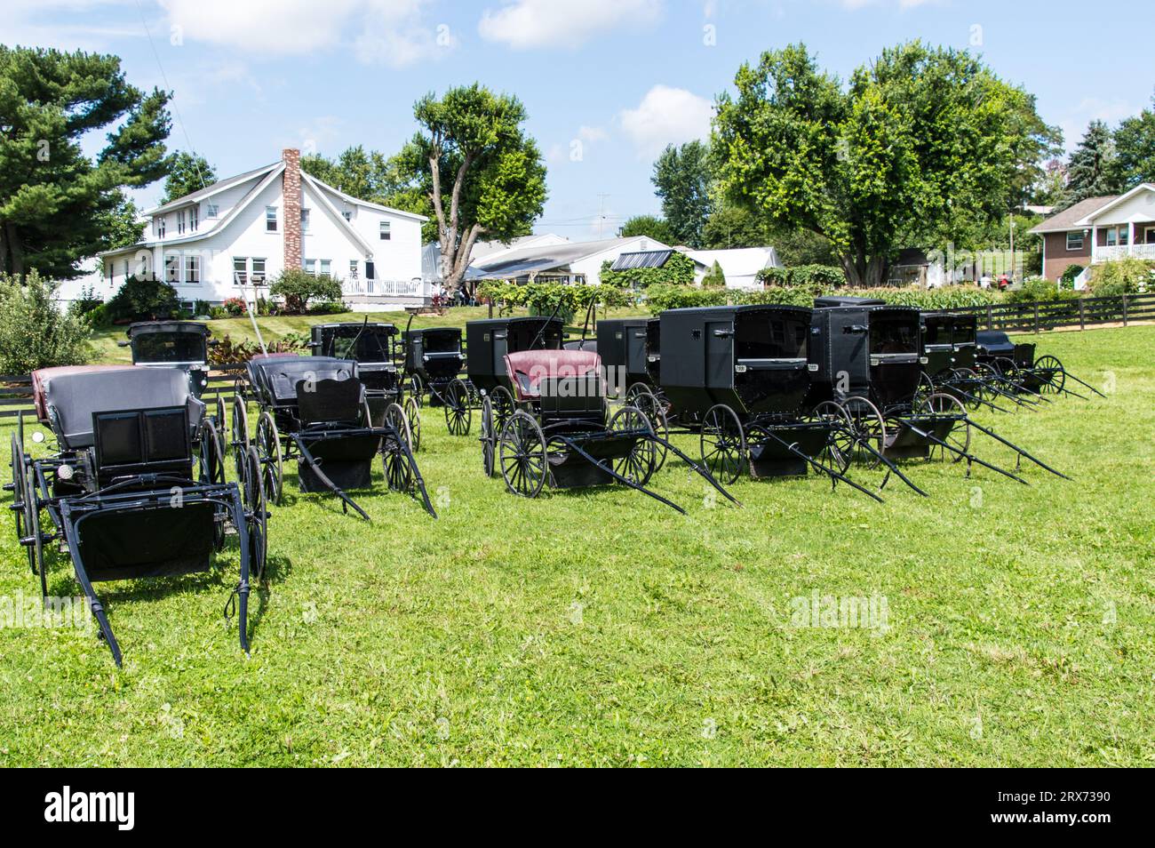 Amish buggy parked Stock Photo - Alamy