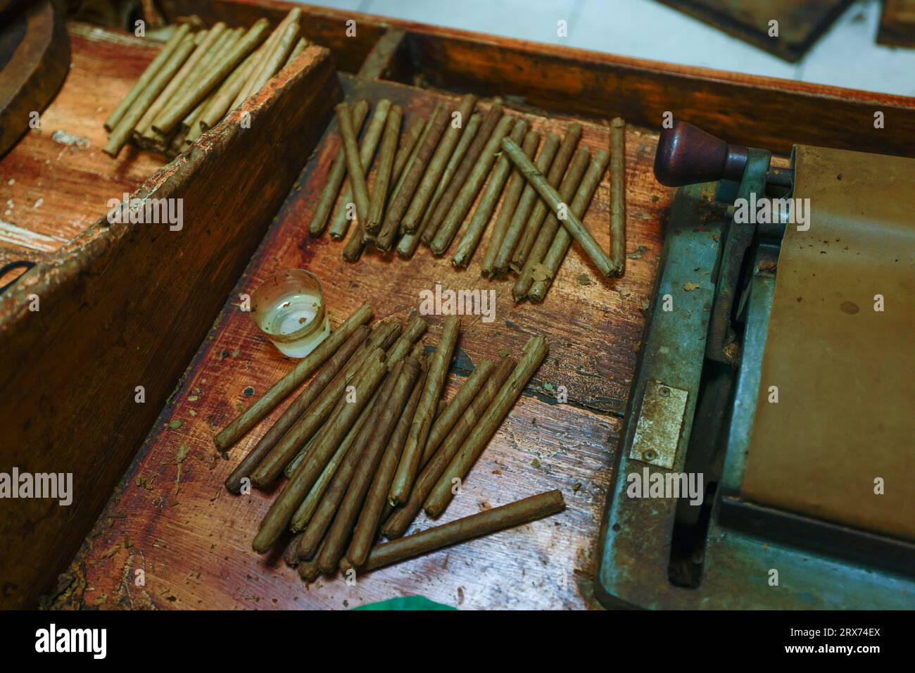 Cuban manufacturing hi-res stock photography and images - Alamy