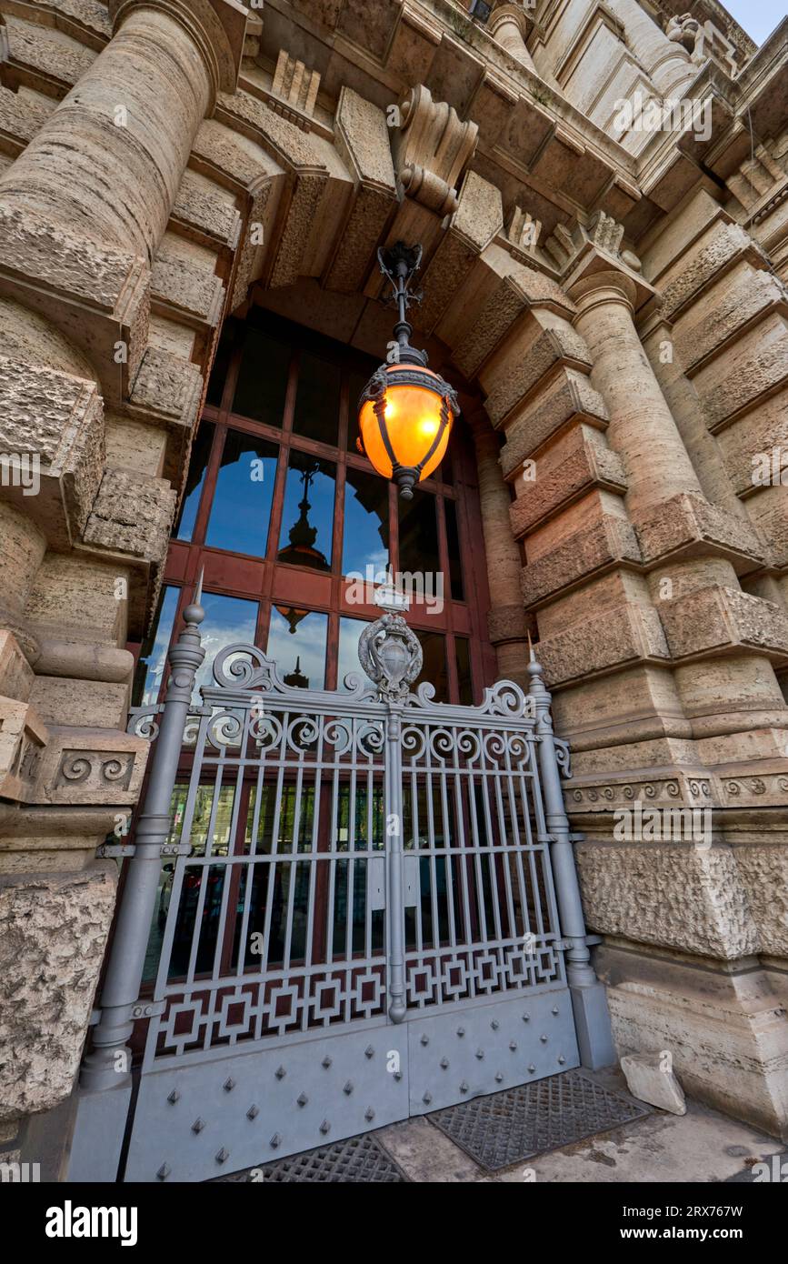 View on the building of Supreme Court in Rome city center Stock Photo ...