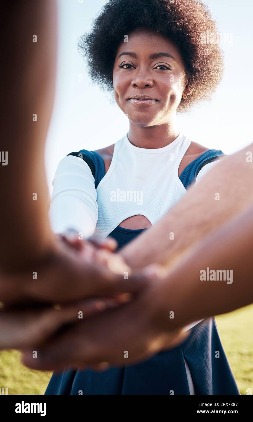 Cheerleading group hi-res stock photography and images - Alamy