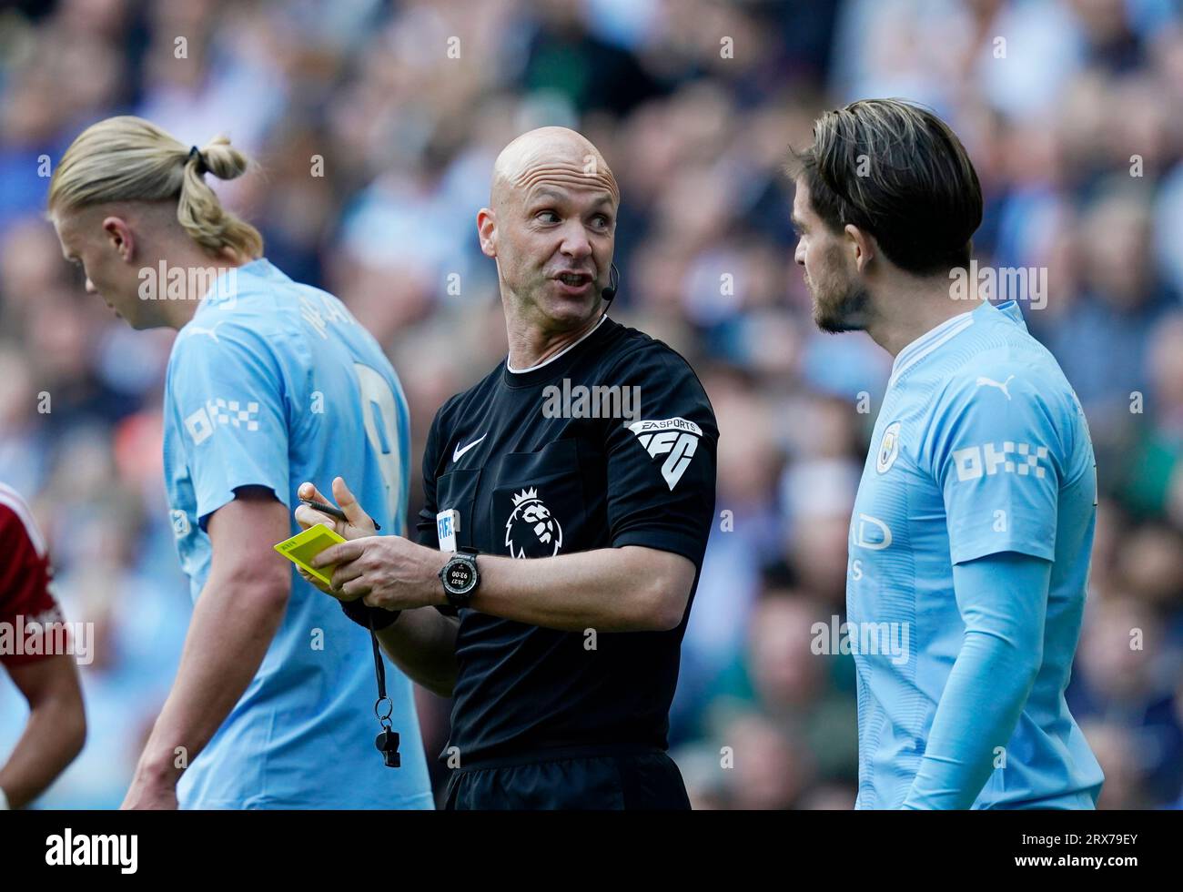 English referee jack taylor hi-res stock photography and images - Alamy