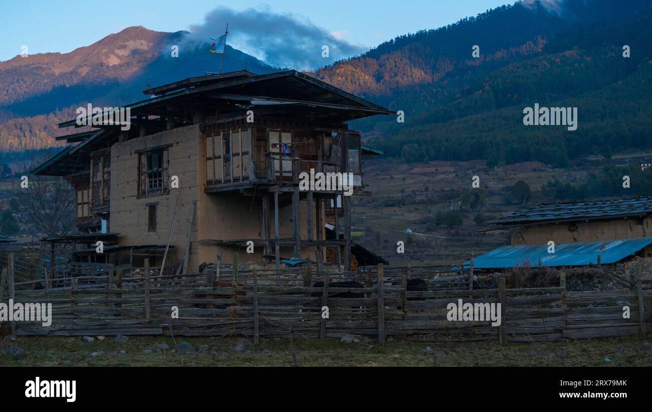 Bhutanese house in Phobjikha Stock Photo - Alamy