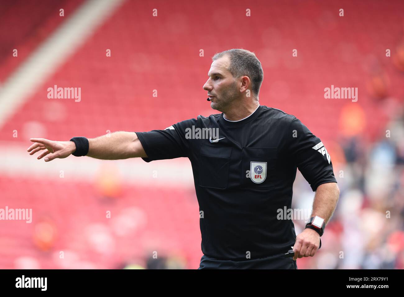 Referee Tim Robinson during the Sky Bet Championship match ...