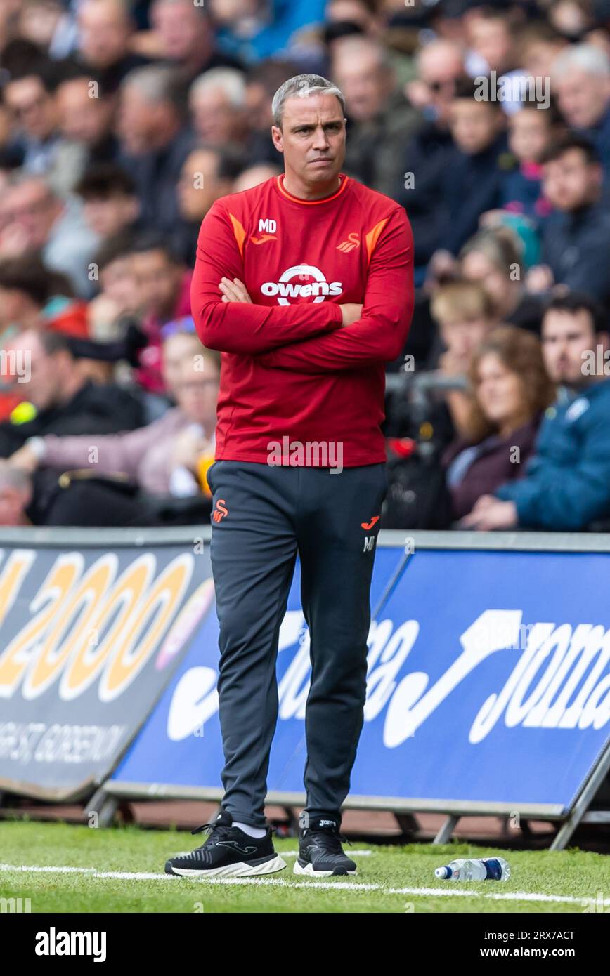 Football sideline uk hi-res stock photography and images - Alamy