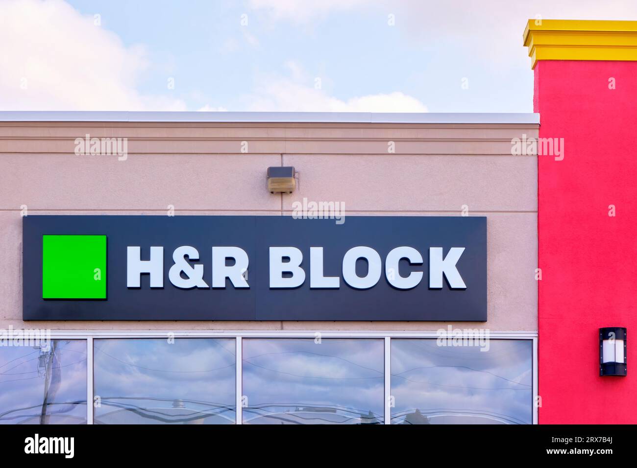 Tax serices hi-res stock photography and images - Alamy