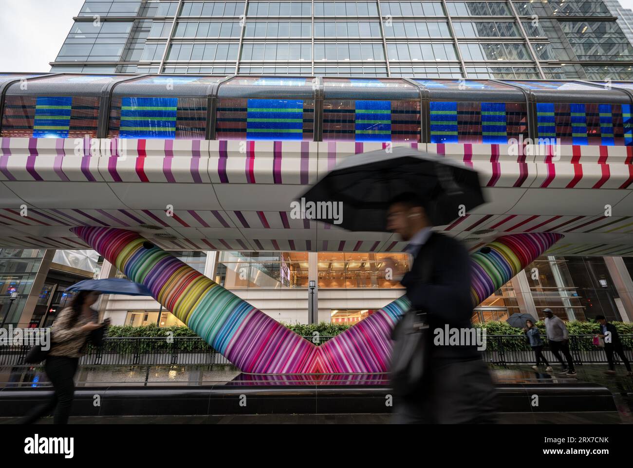 Elizabeth line canary wharf station hi-res stock photography and images ...