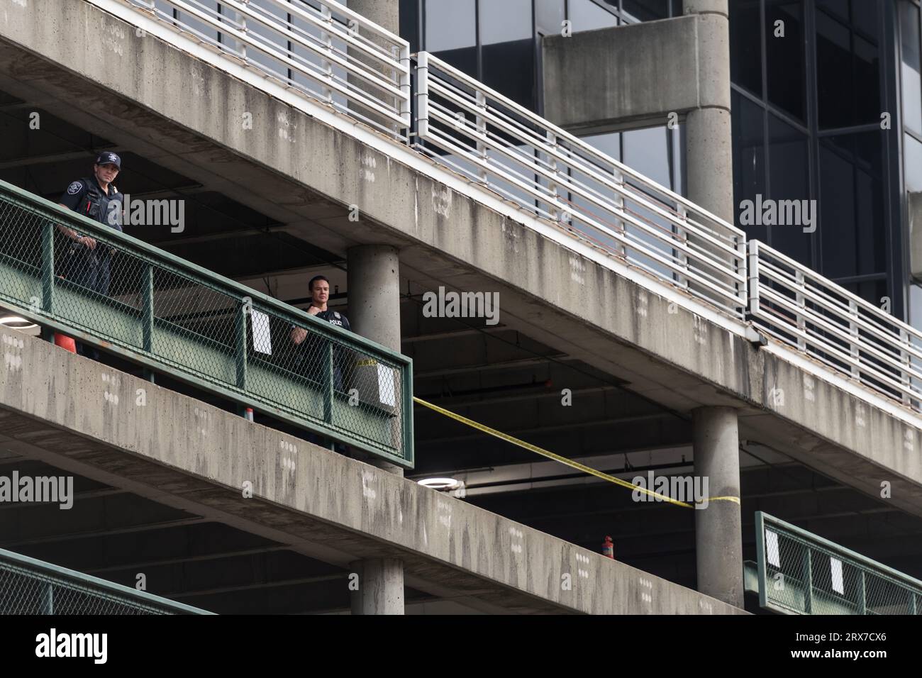 Seattle, USA. 23 Sep, 2023. Early in the morning police and fire ...