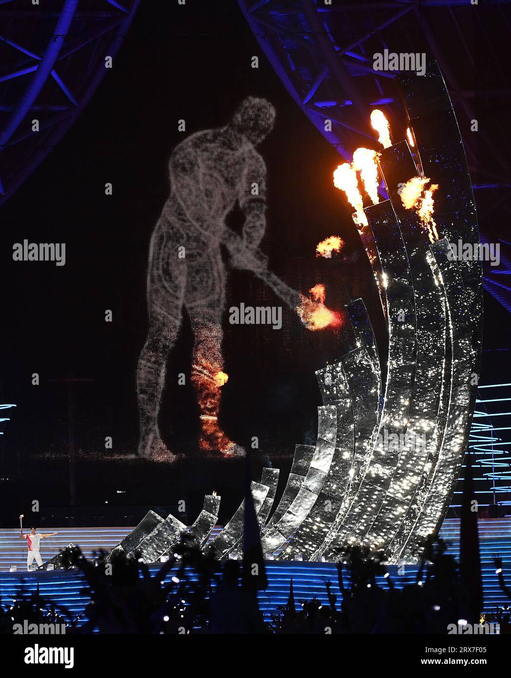 Shun light hi-res stock photography and images - Alamy