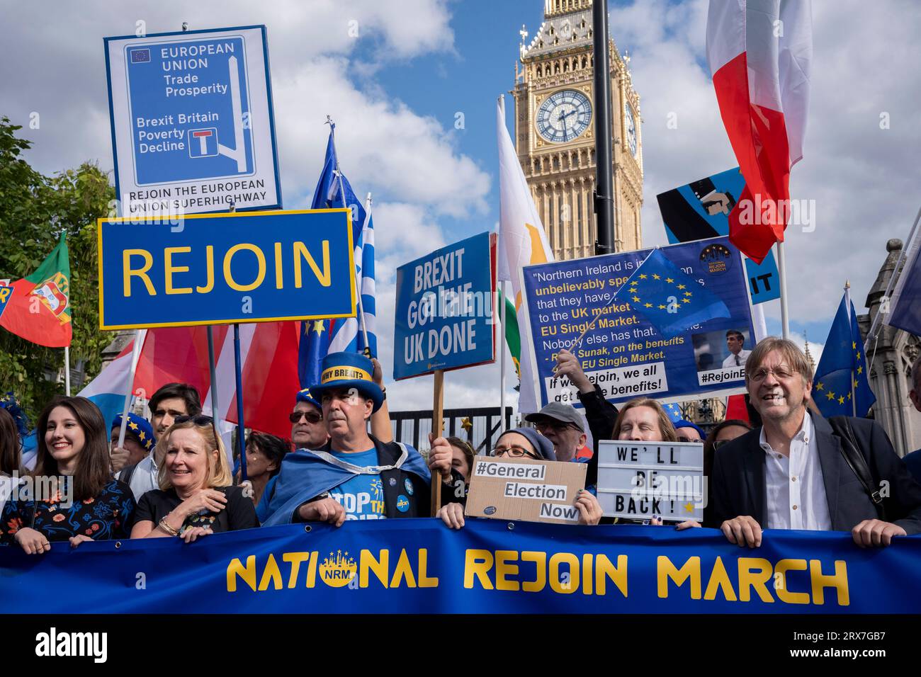 Rejoin the eu hi-res stock photography and images - Alamy