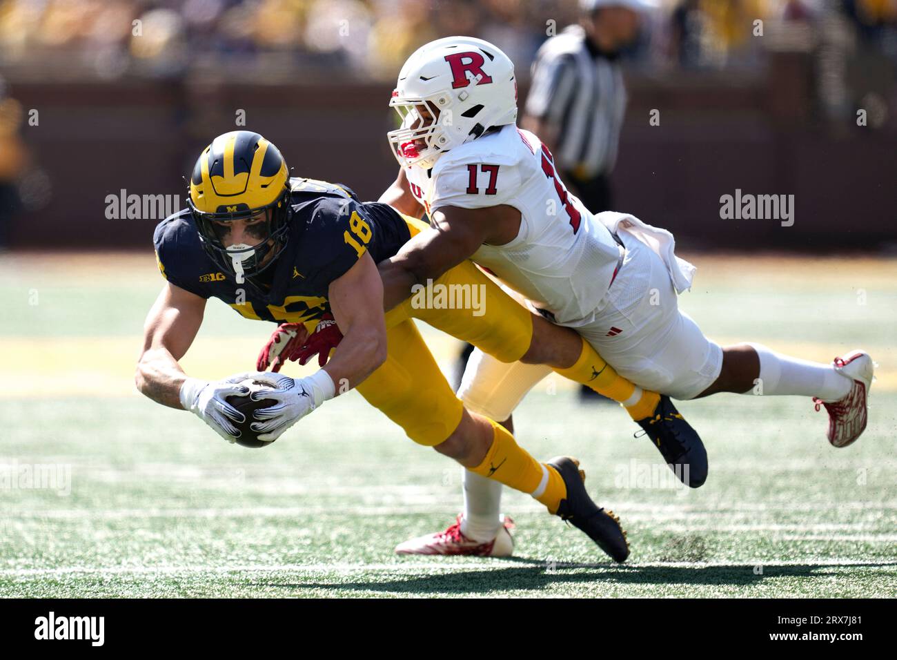 Michigan tight end Colston Loveland (18) reaches for yardage after a ...