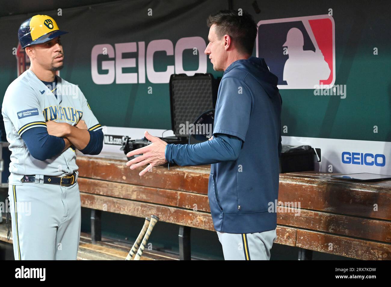 ST. LOUIS, MO - SEPTEMBER 20: Milwaukee Brewers manager Craig Counsell ...