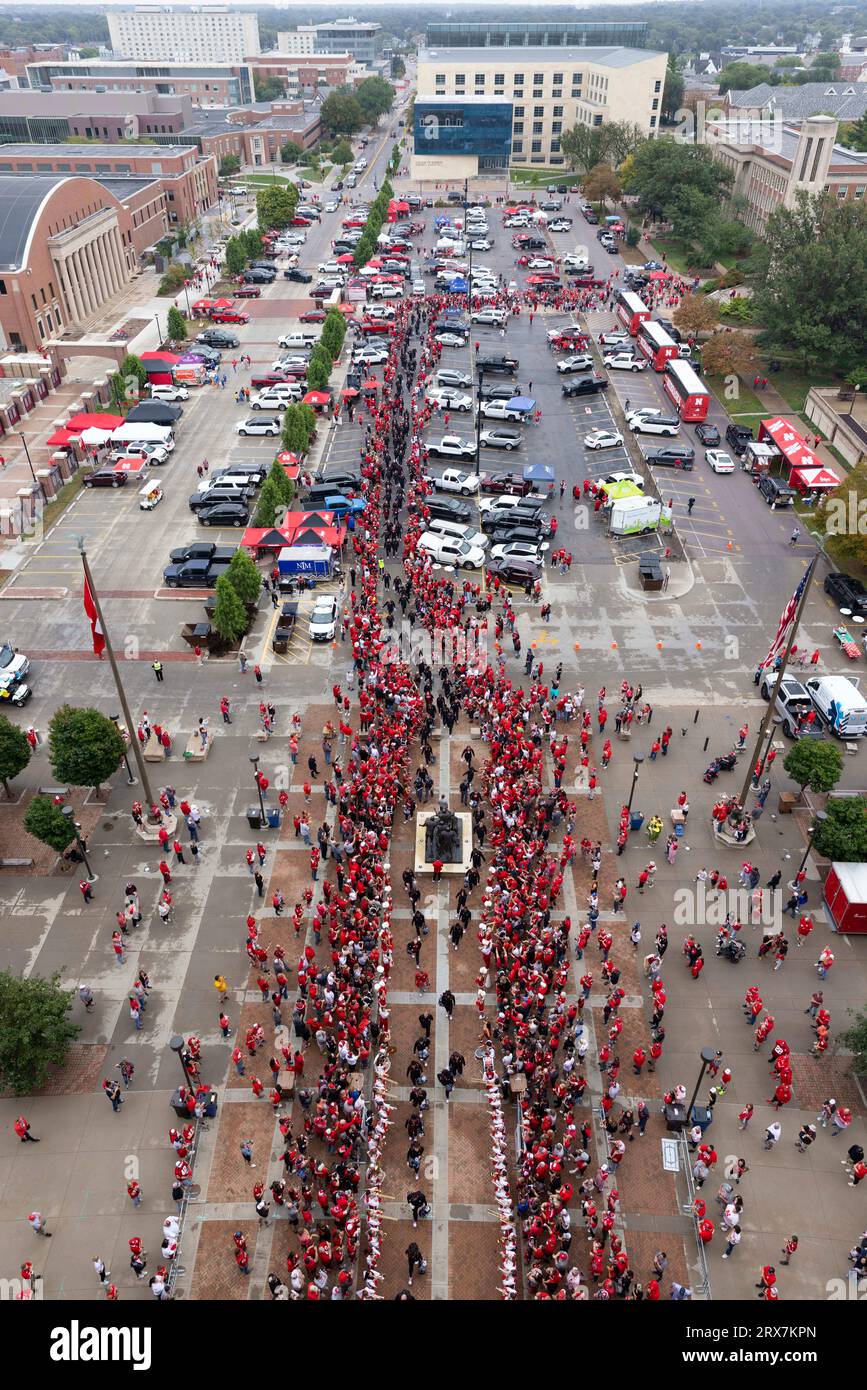 Fans welcome the Nebraska football team as they arrive at Memorial ...