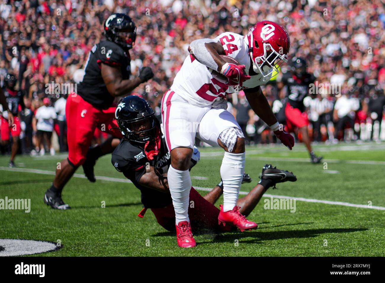 Oklahoma running back Marcus Major (24) carries the ball as he breaks a ...