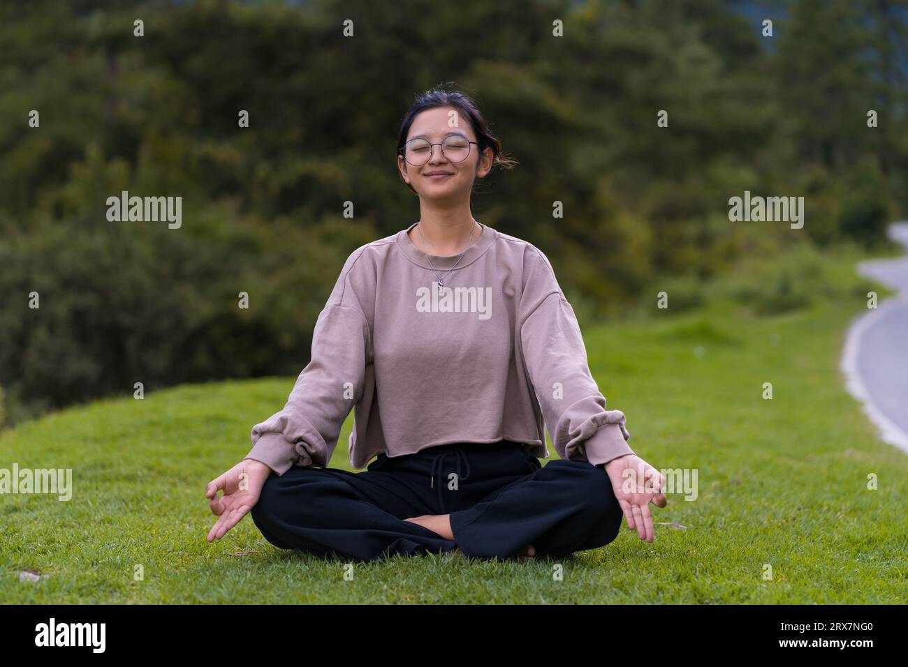 Pretty young lady fitness hi-res stock photography and images - Alamy