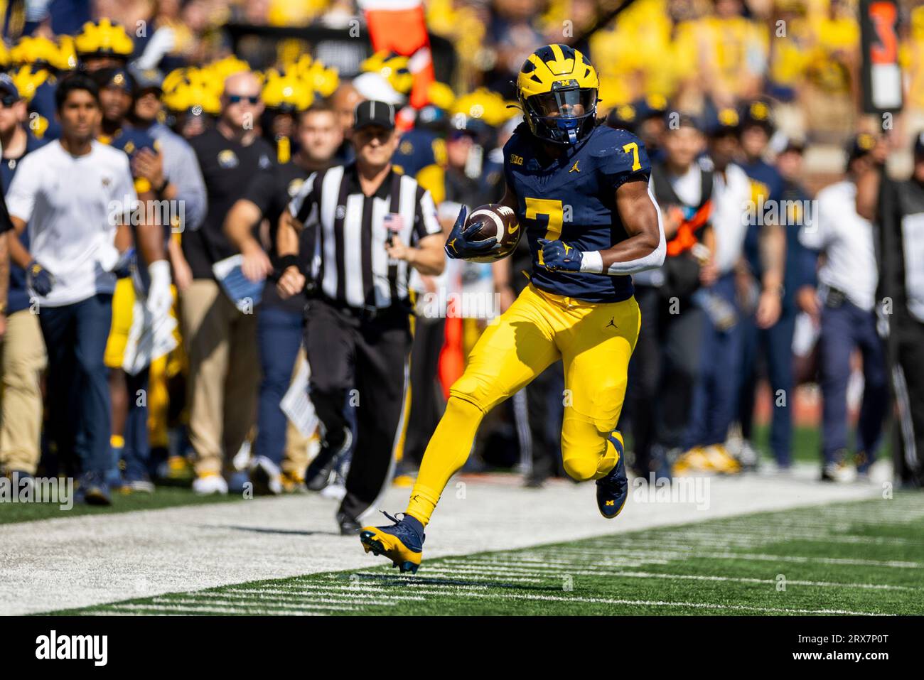 ANN ARBOR, MI - SEPTEMBER 23: Michigan Wolverines running back Donovan ...