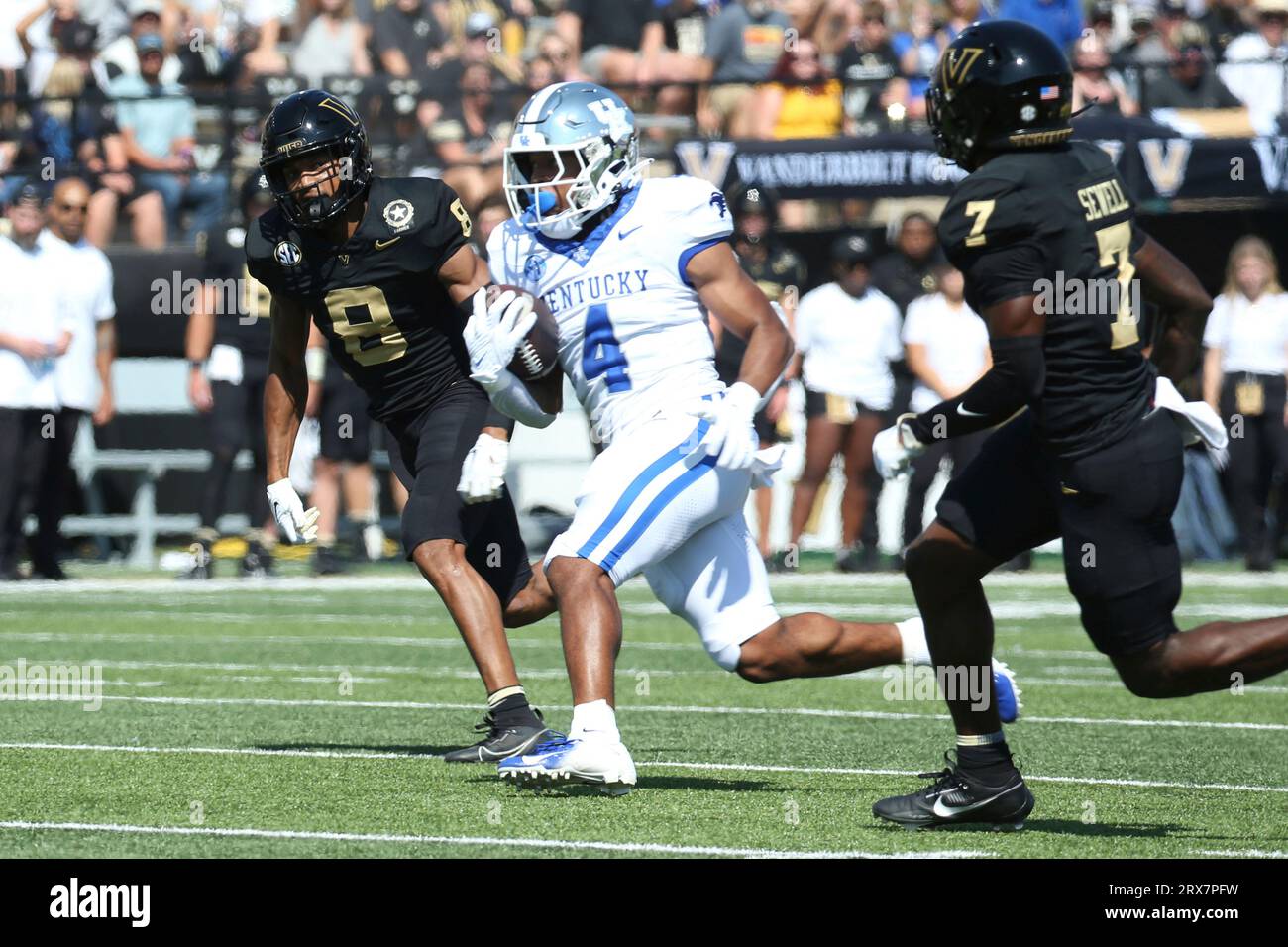 NASHVILLE, TN - SEPTEMBER 23: Kentucky Wildcats running back JuTahn ...