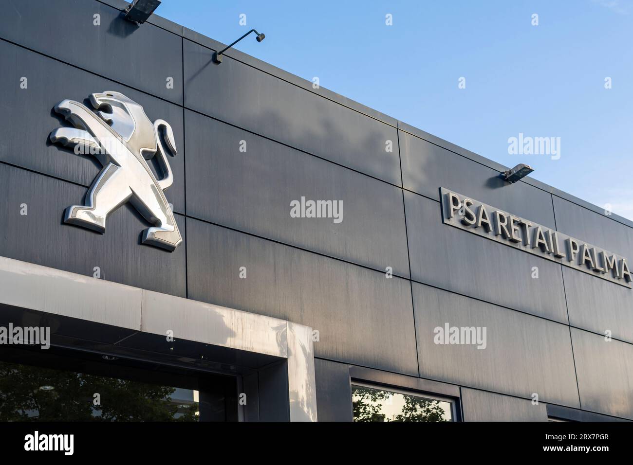Stellantis building hi-res stock photography and images - Alamy