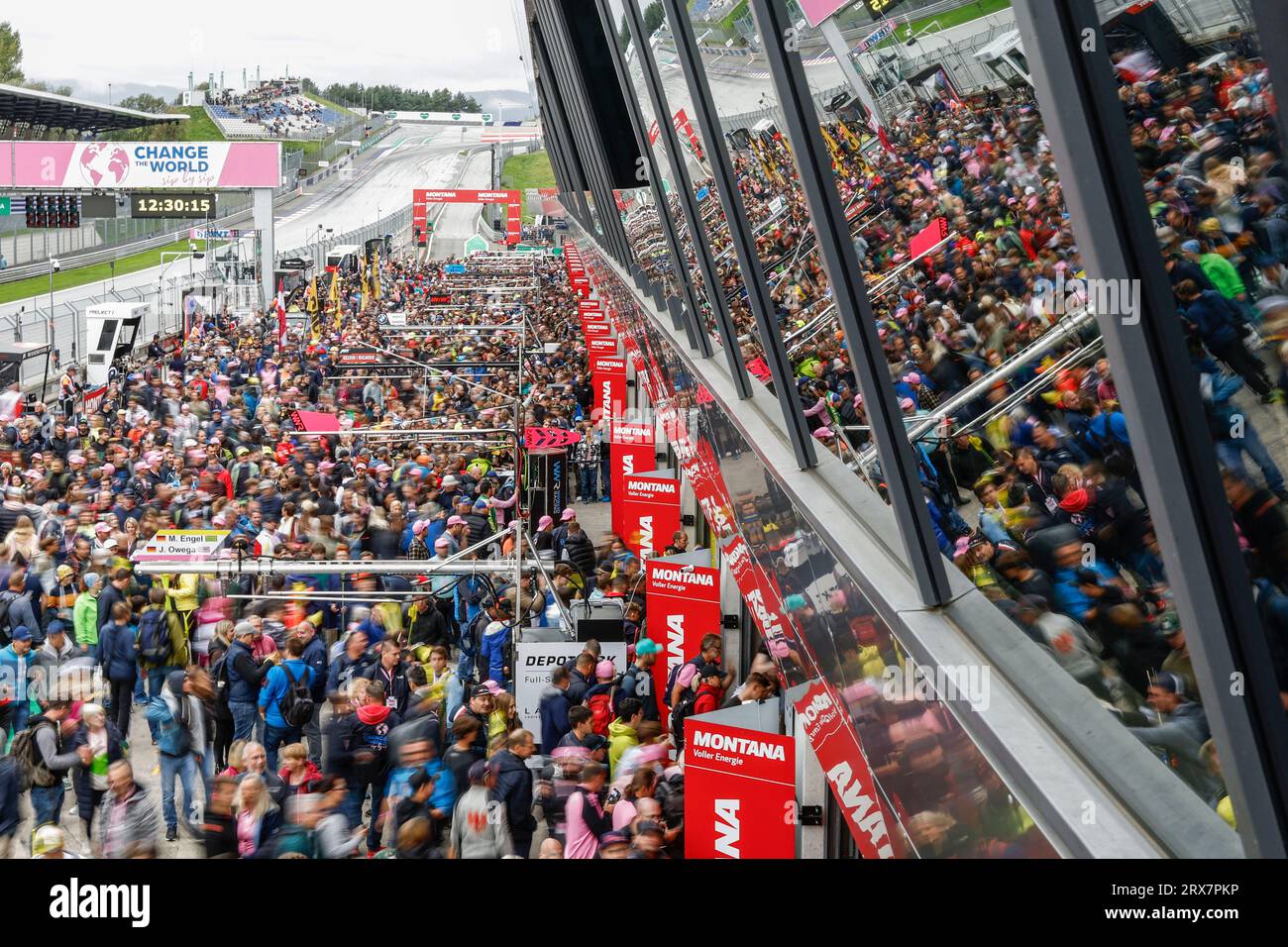 Grid walk hi-res stock photography and images - Alamy