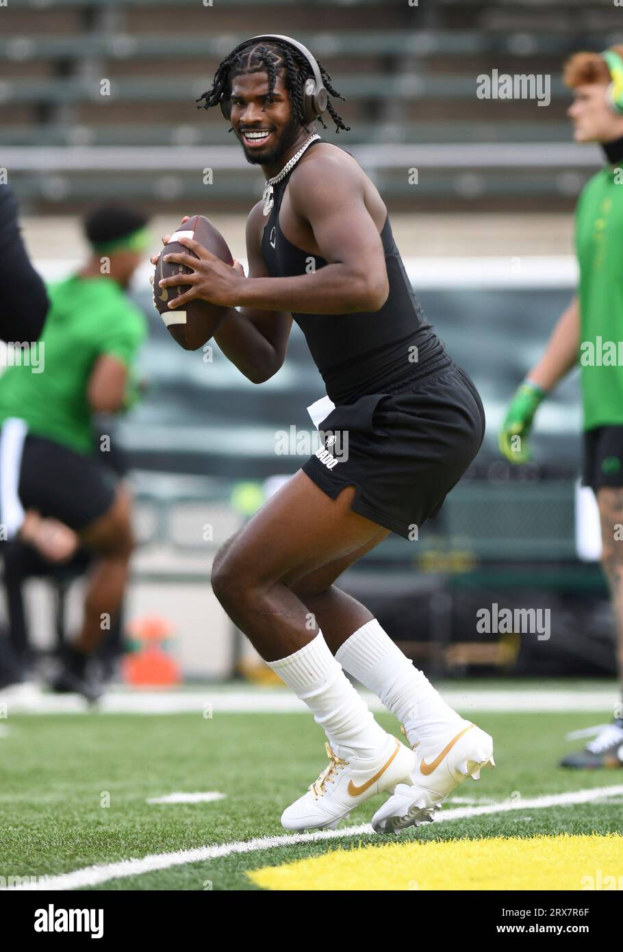 EUGENE, OR - SEPTEMBER 23: Colorado Buffaloes quarterback Shedeur ...