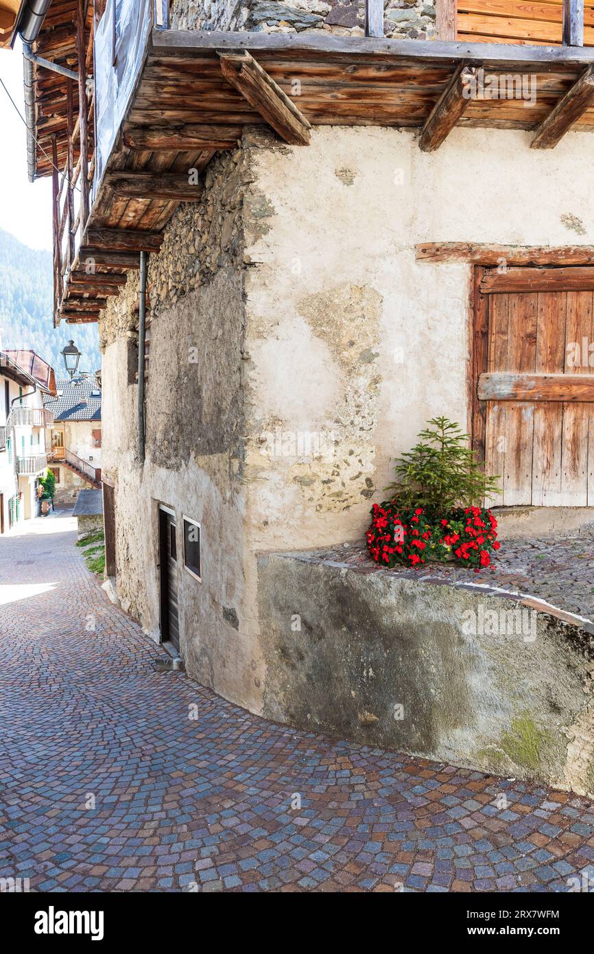 Mezzano hi-res stock photography and images - Alamy