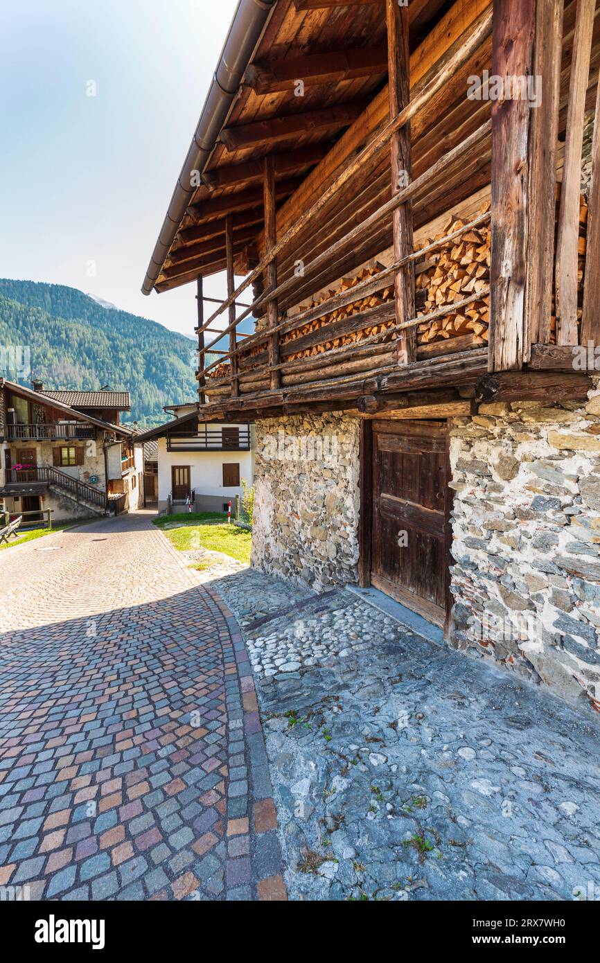 Mezzano hi-res stock photography and images - Alamy