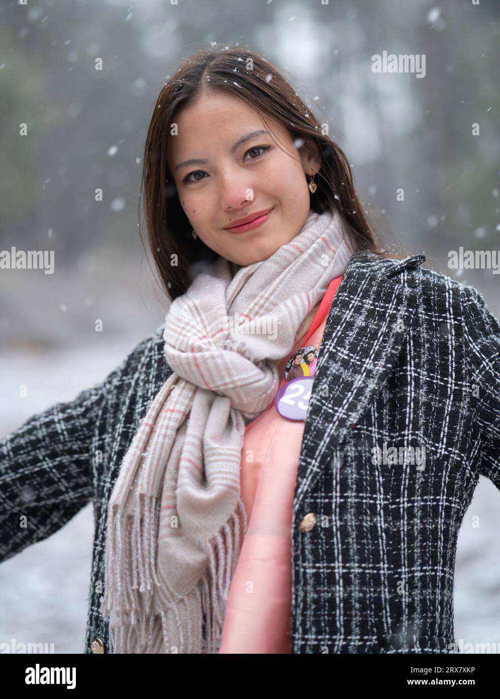 Beautiful asian woman enjoying hi-res stock photography and images - Alamy