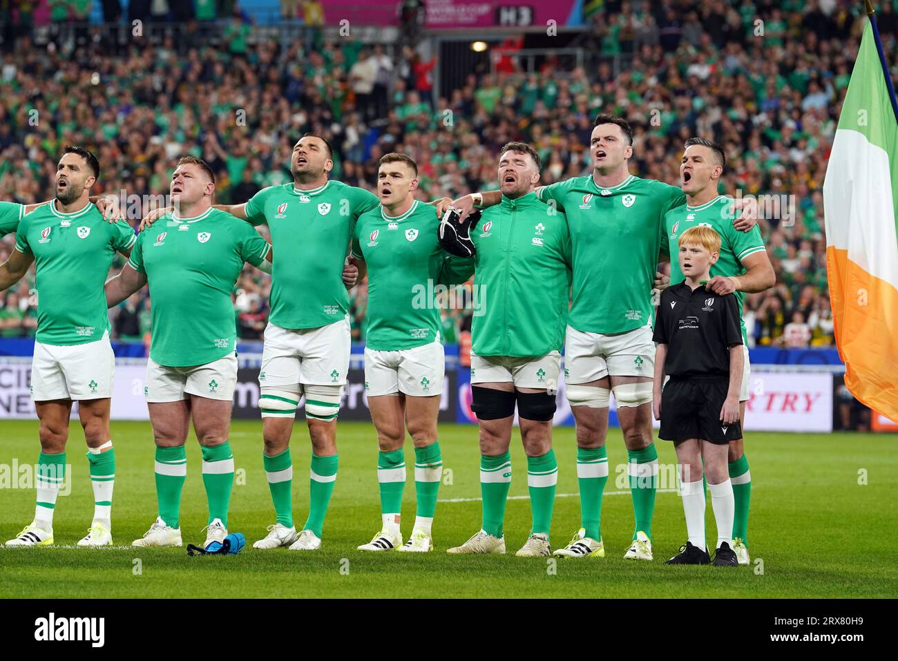 The Ireland team sign the national anthem before the Rugby World Cup ...
