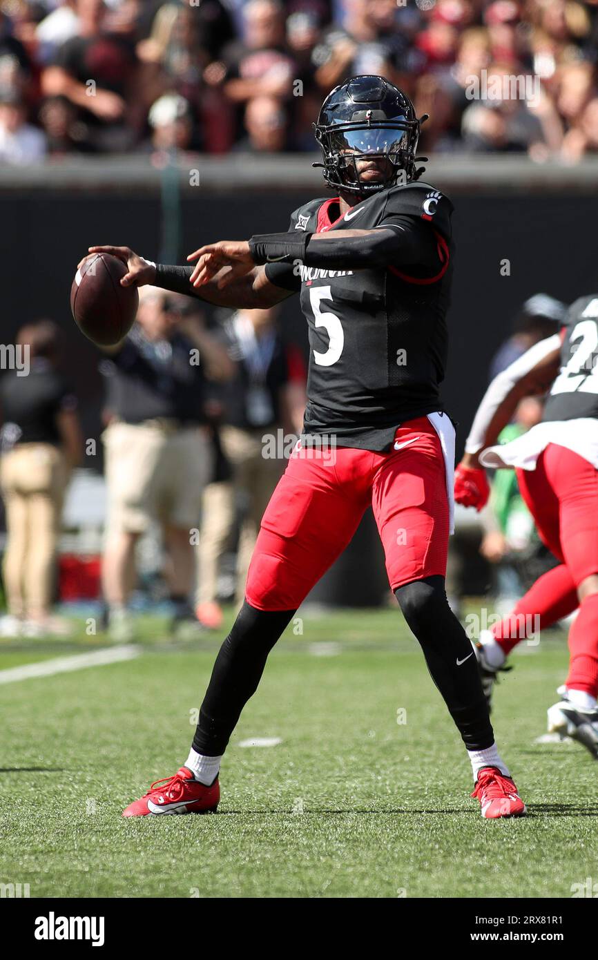 Cincinnati, Ohio, USA. 23rd Sep, 2023. Cincinnati Bearcats QB Emory ...