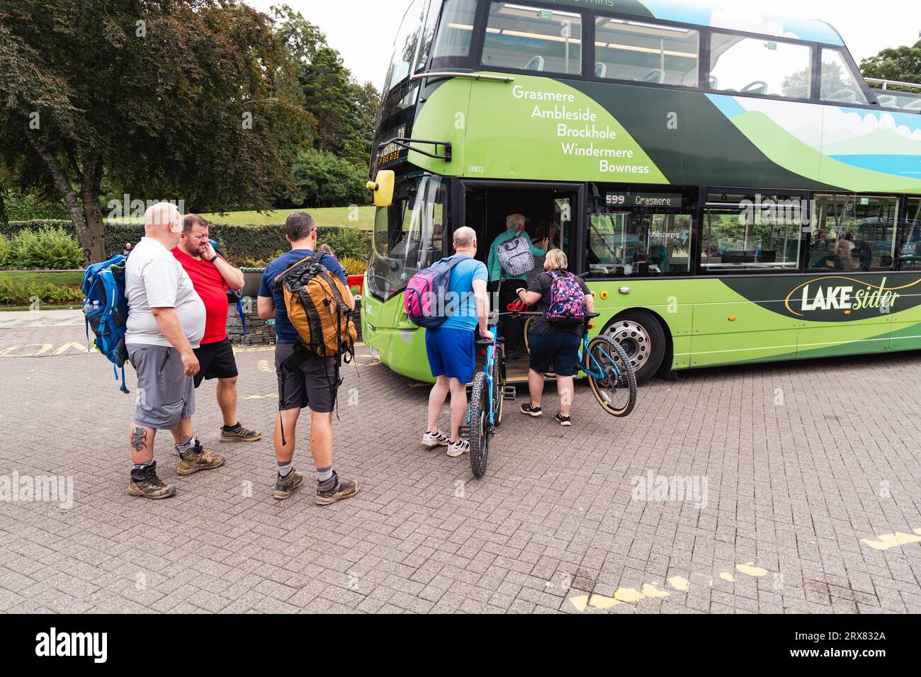 Leave car at home and use bike friendly bus Stock Photo - Alamy