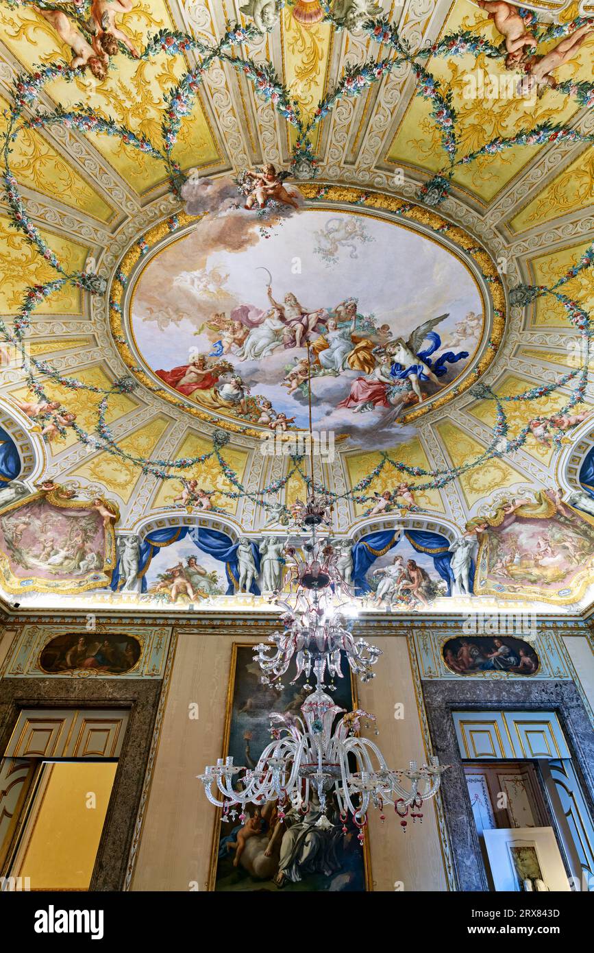Royal palace ceiling hi-res stock photography and images - Alamy