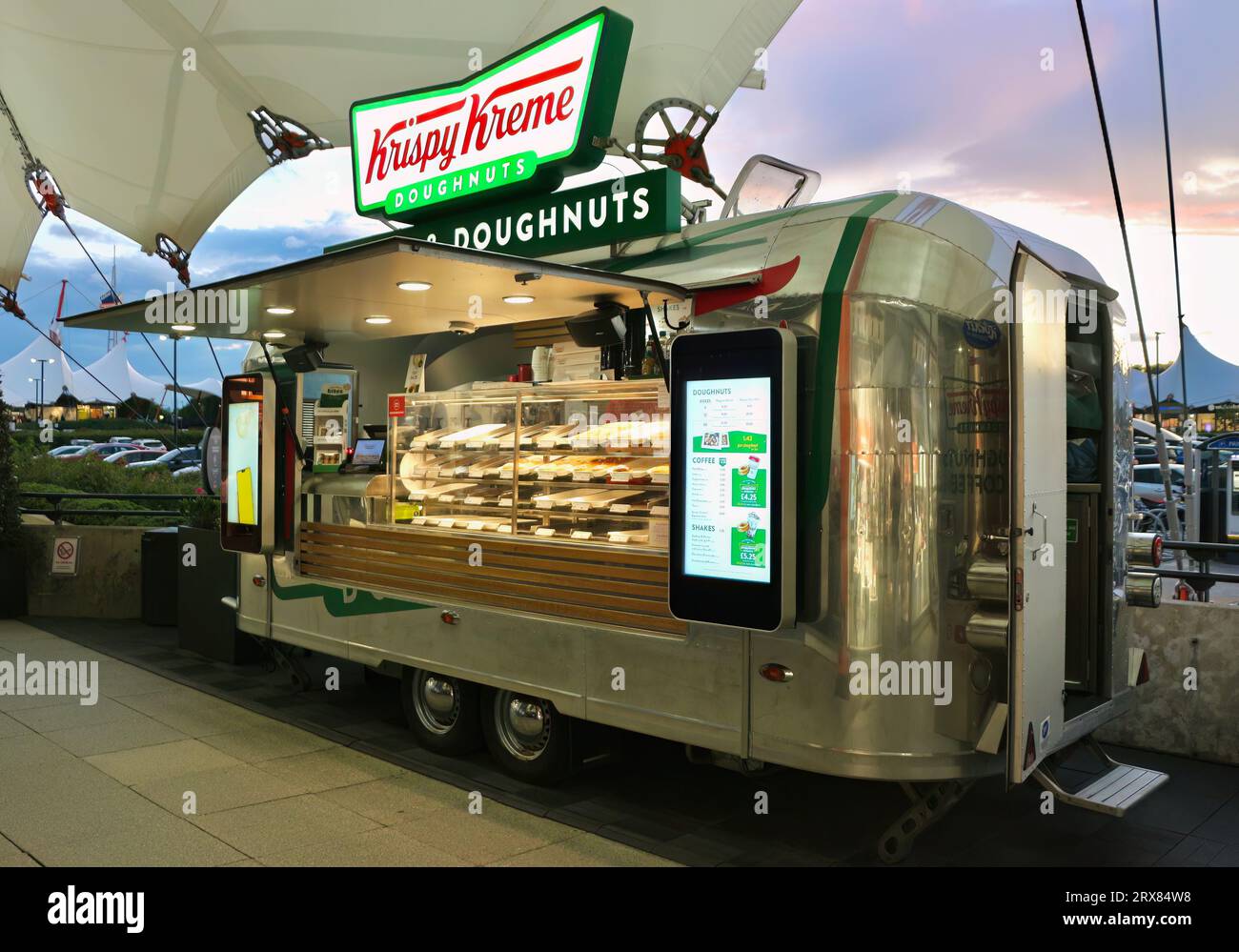 Food caravans hi-res stock photography and images - Alamy