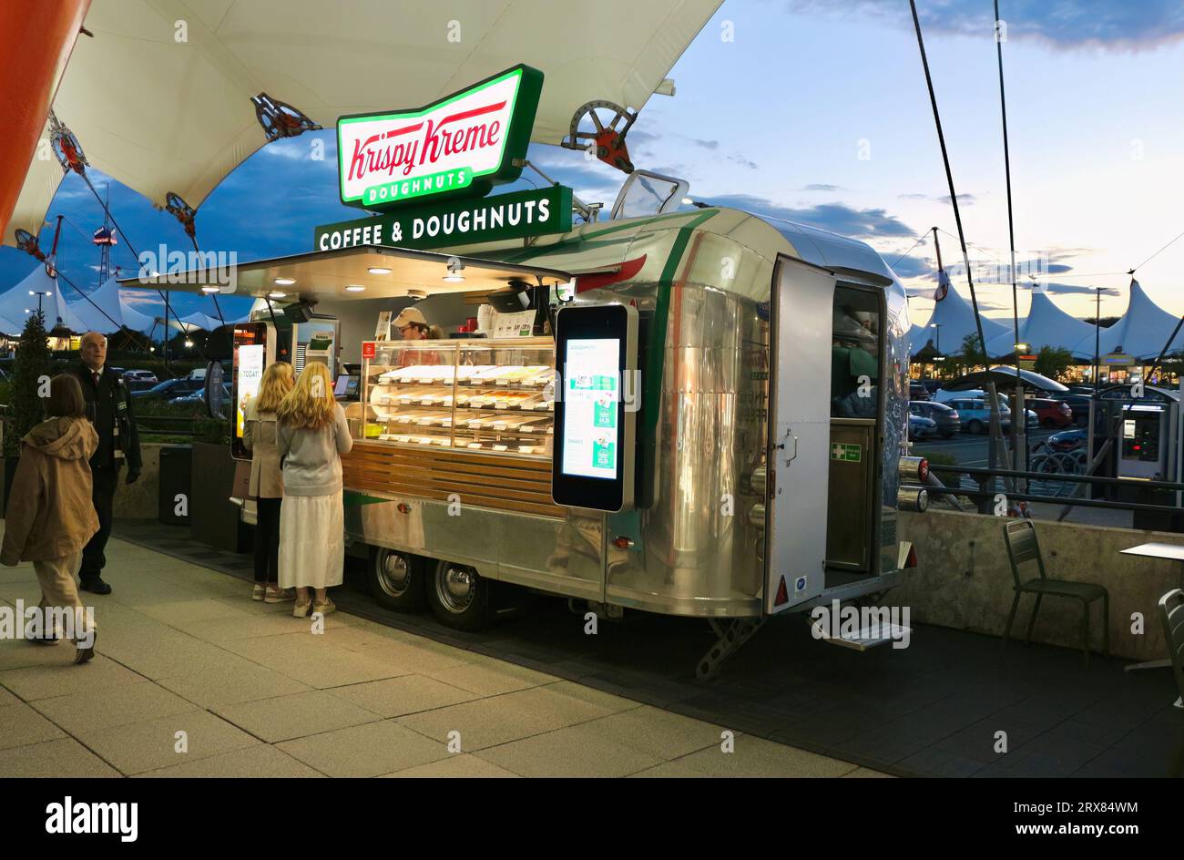 People at the Krispy Kreme coffee & doughnuts airstream style Rocket ...