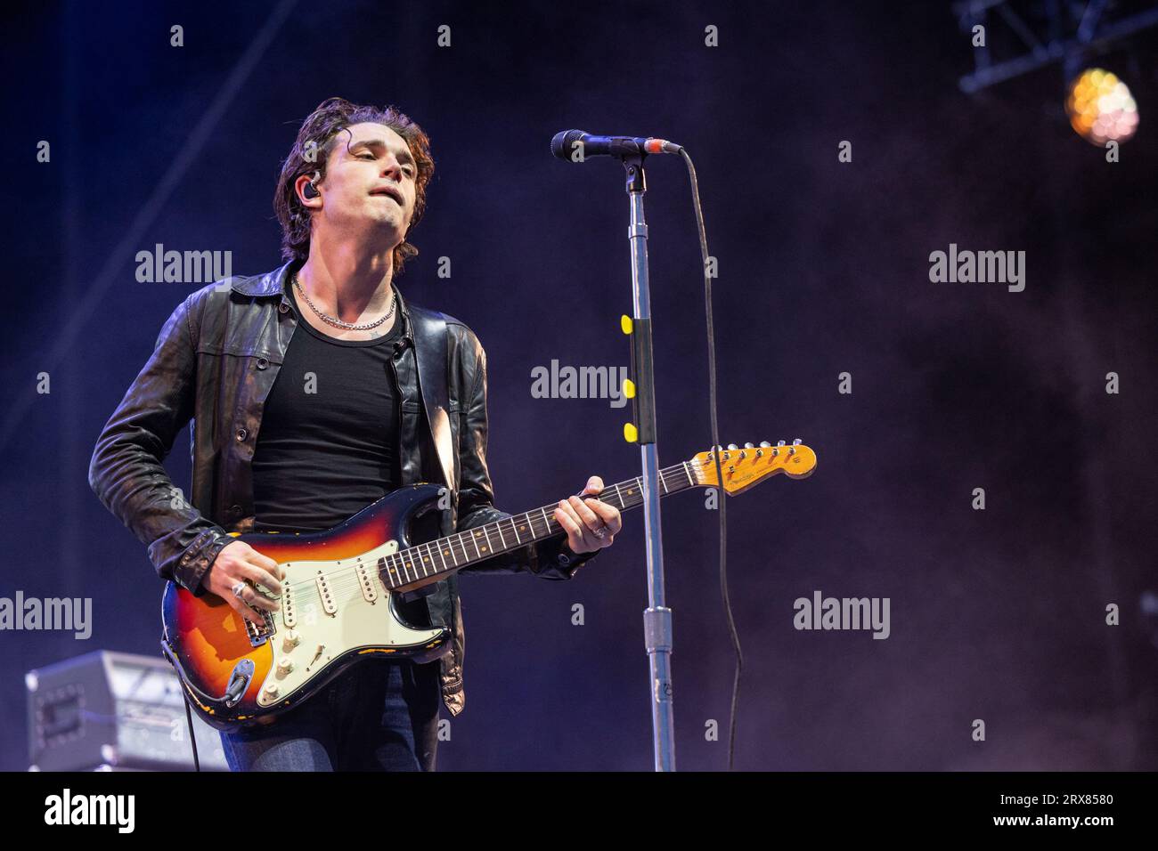 Inhaler entertainment hi-res stock photography and images - Alamy