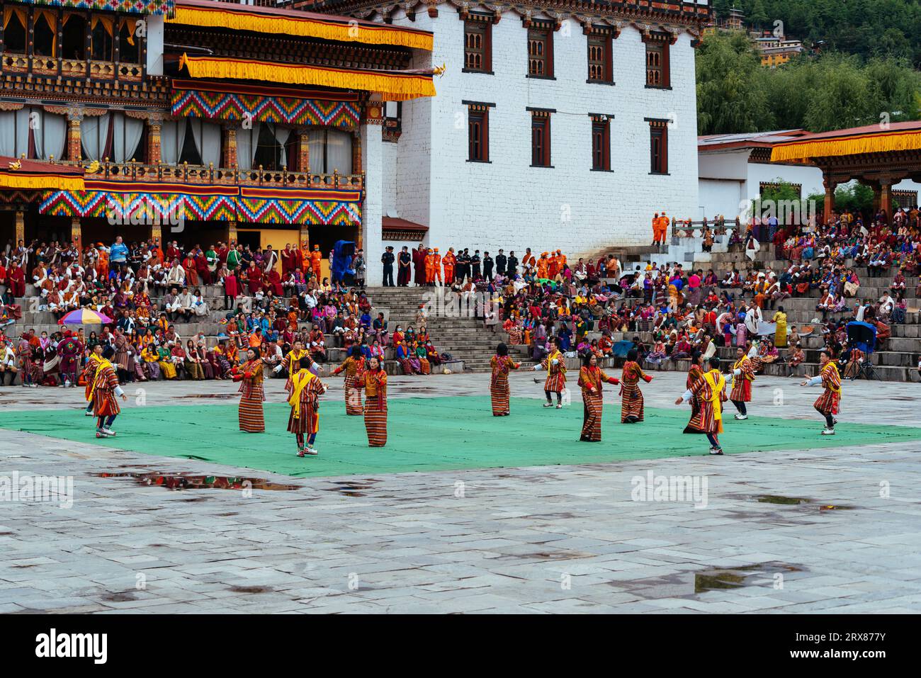 Thimphu, bhutan dancers hi-res stock photography and images - Alamy