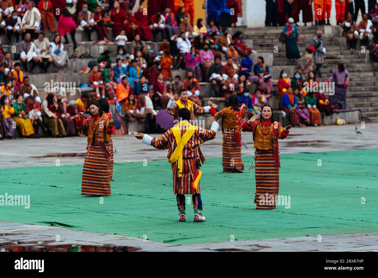Bhutan festival hi-res stock photography and images - Alamy