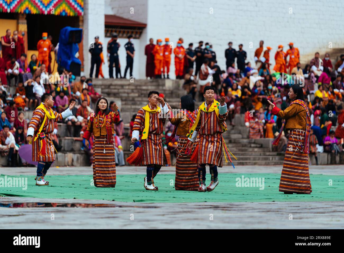 Folk dancing tradition culture hi-res stock photography and images - Alamy