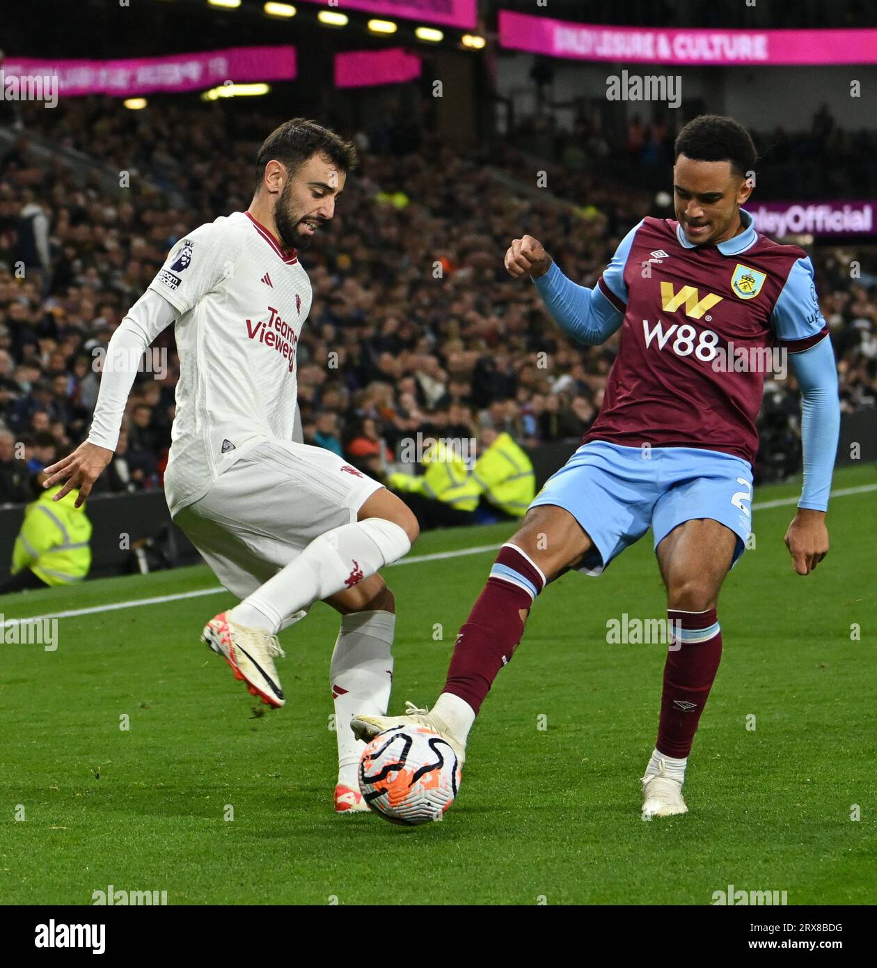 Turf Moor, Burnley, Lancashire, UK. 23rd Sep, 2023. Premier League ...