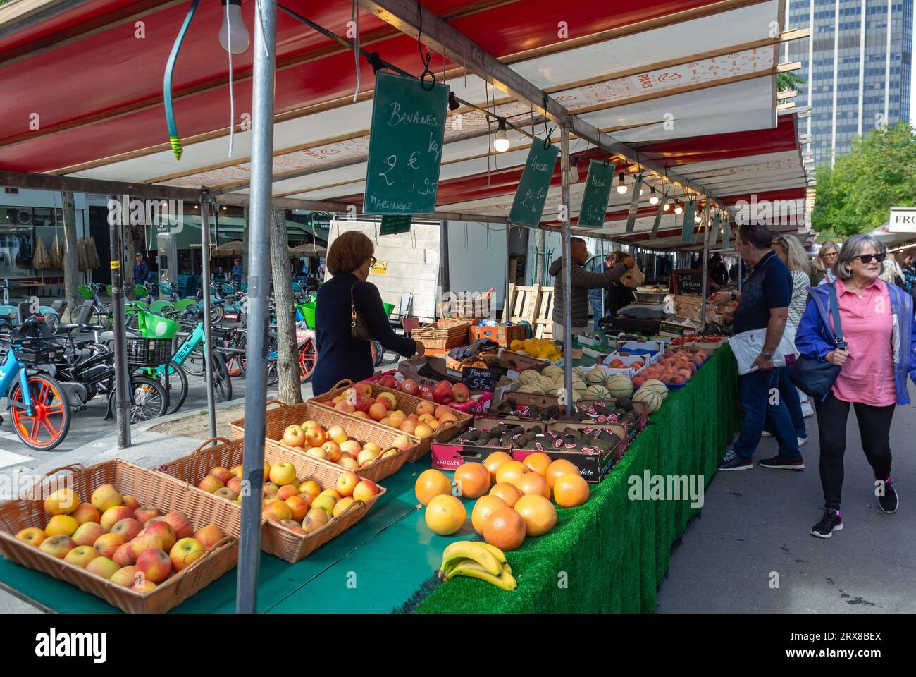 Fruits and vegetables business hi-res stock photography and images - Alamy